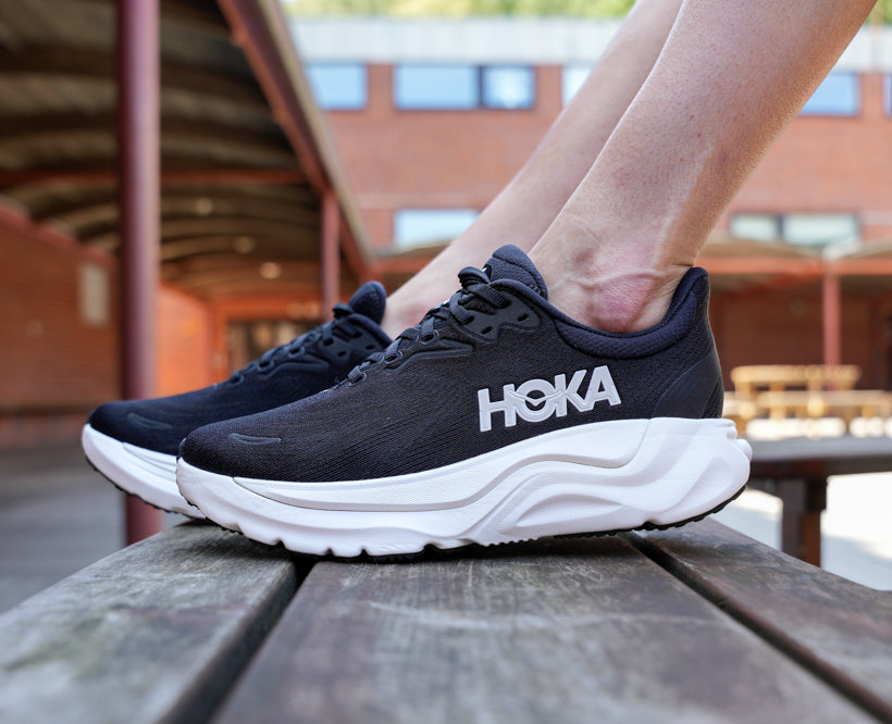 Hoka W ARAHI 8 Black / White – Framsport